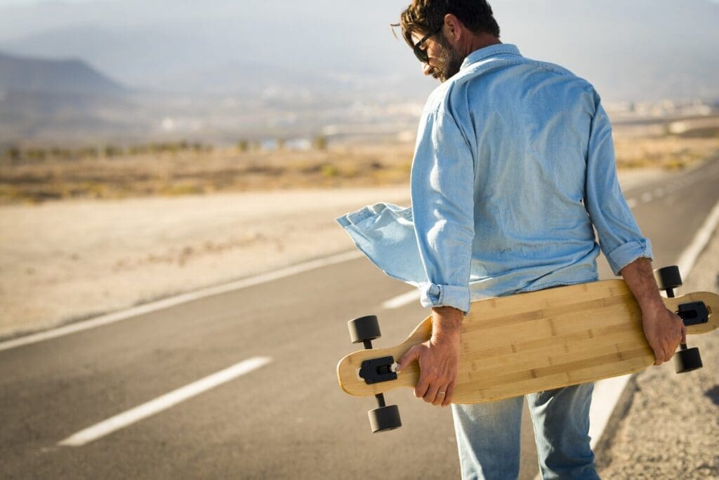 Débuter en longboard : Le guide complet pour débutant - Gym And News